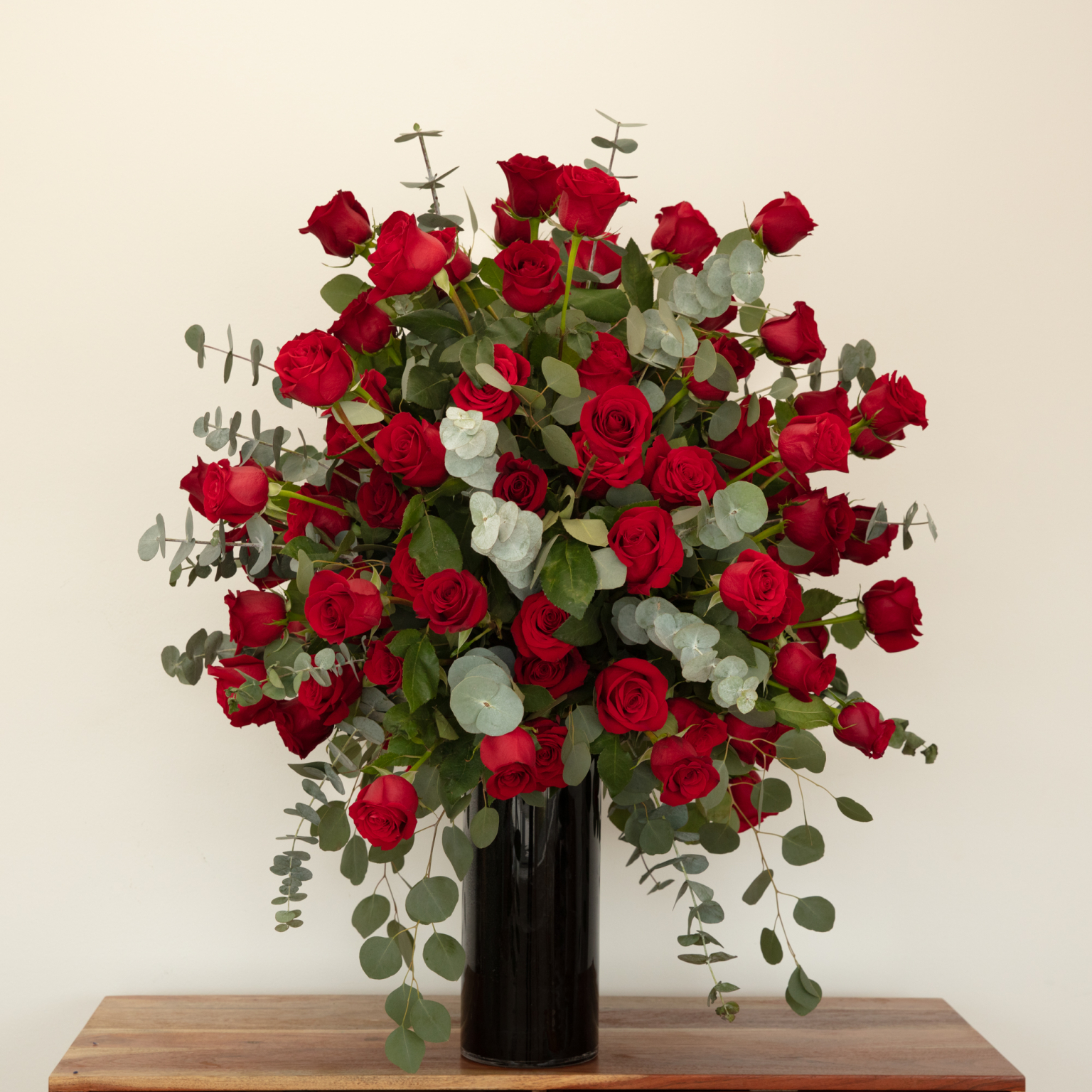 Roses Delivery Miami - Send Roses in Miami, FL. Flowers And Services.